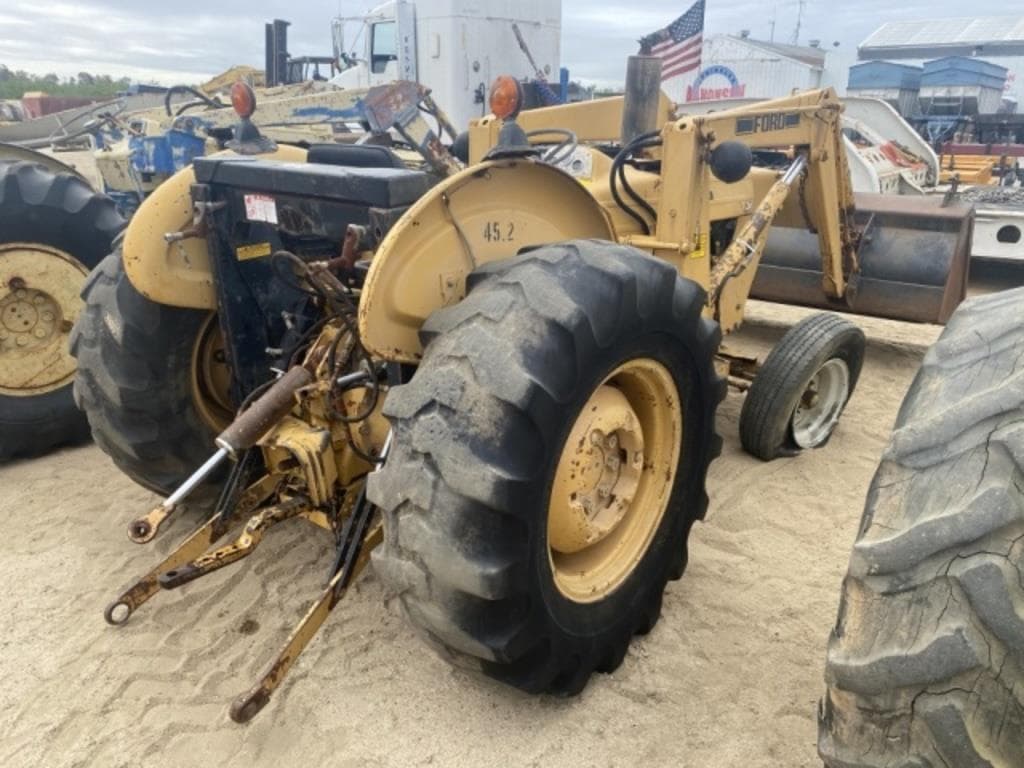 Tractor Zoom - Ford 445A