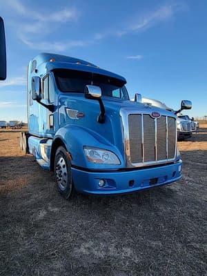SOLD - 2015 Peterbilt 587 Lot No. 1370 Other Equipment with 692,512 mi ...