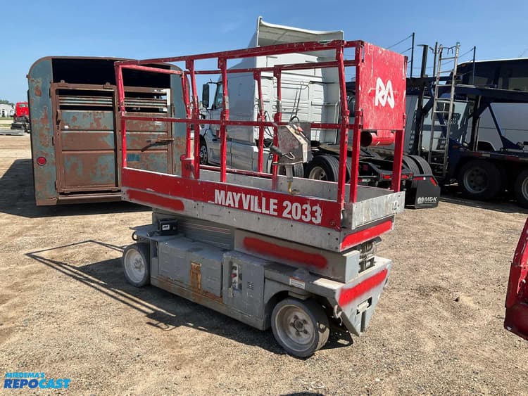 SOLD - MEC 2033 Construction Aerial Lifts | Tractor Zoom