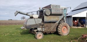 SOLD - Gleaner G Lot No. 30 Combines with --- Hrs | Tractor Zoom