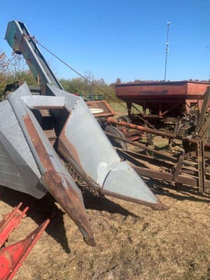 SOLD - New Idea 309 Lot No. 461 Harvesting | Tractor Zoom