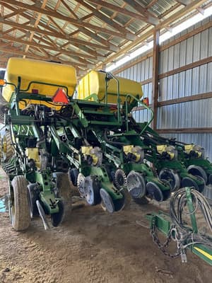 SOLD - John Deere 1790 Split Row Planter. 2009 model. 15"/30" spacing ...