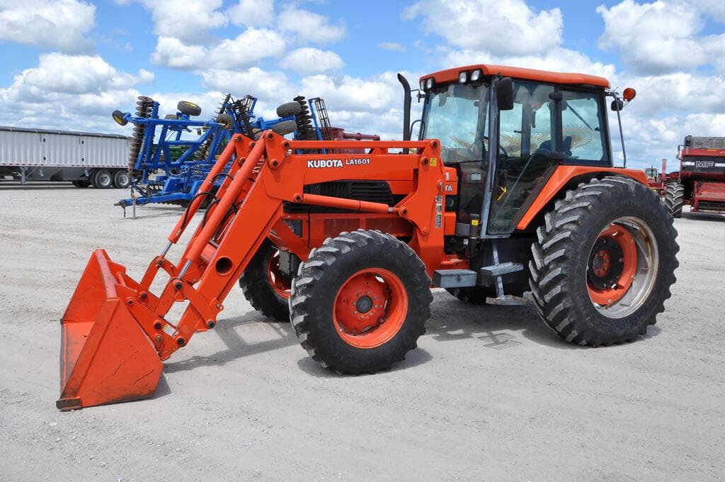 Tractor Zoom - Kubota M120