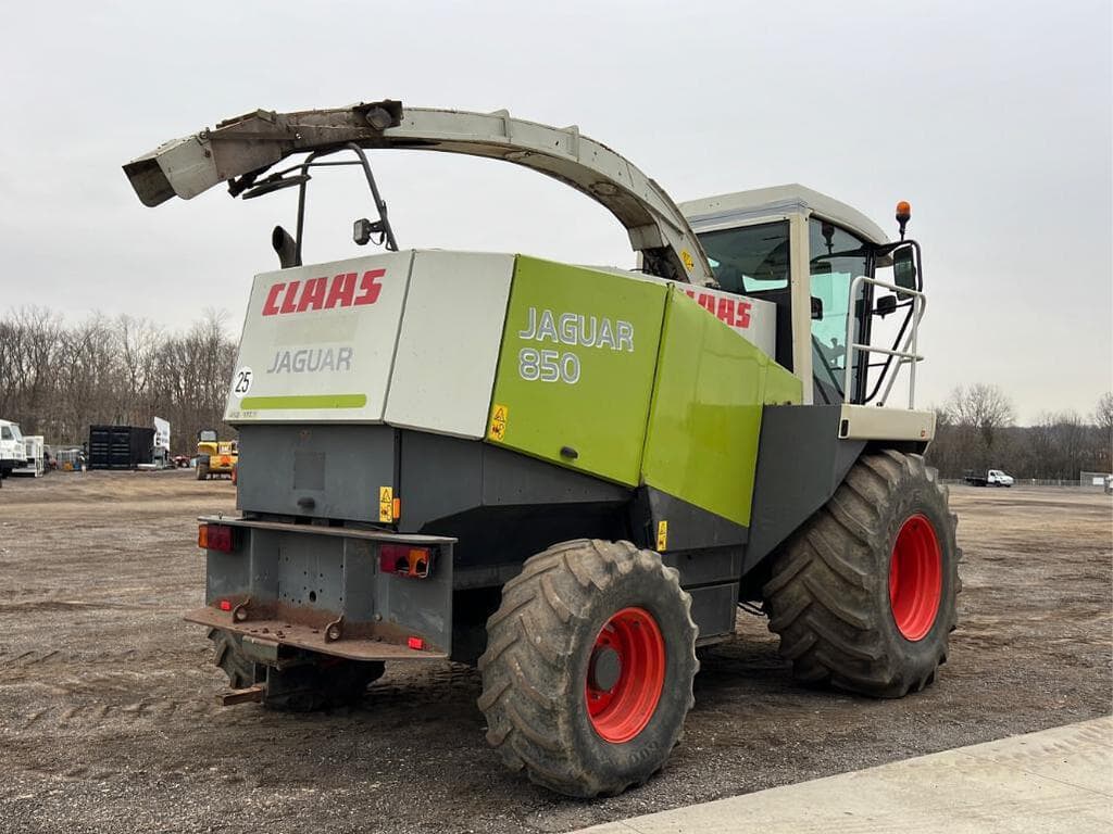Tractor Zoom - 2004 CLAAS Jaguar 850