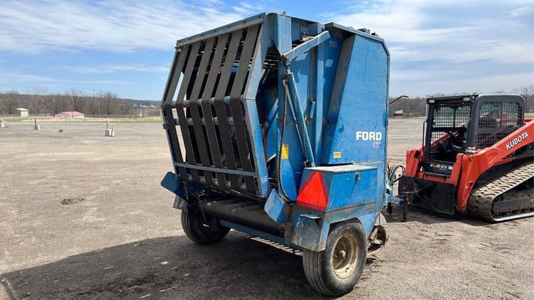 Ford 552 Hay and Forage Balers - Round for Sale | Tractor Zoom