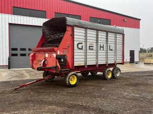 SOLD - "ABSOLUTE" Gehl 1620 Silage Wagon Harvesting | Tractor Zoom