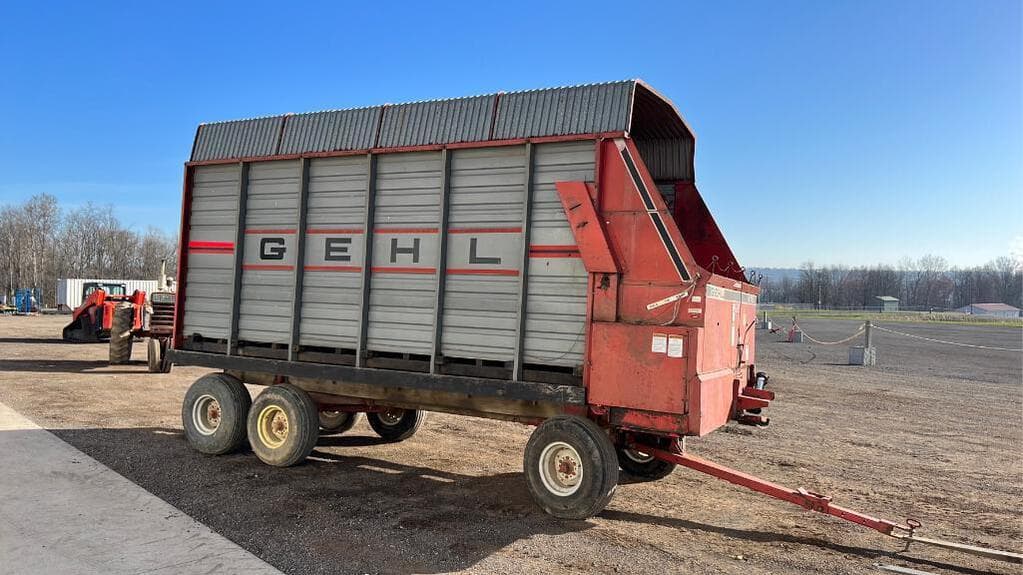 Gehl 970 Harvesting Forage Wagons for Sale | Tractor Zoom