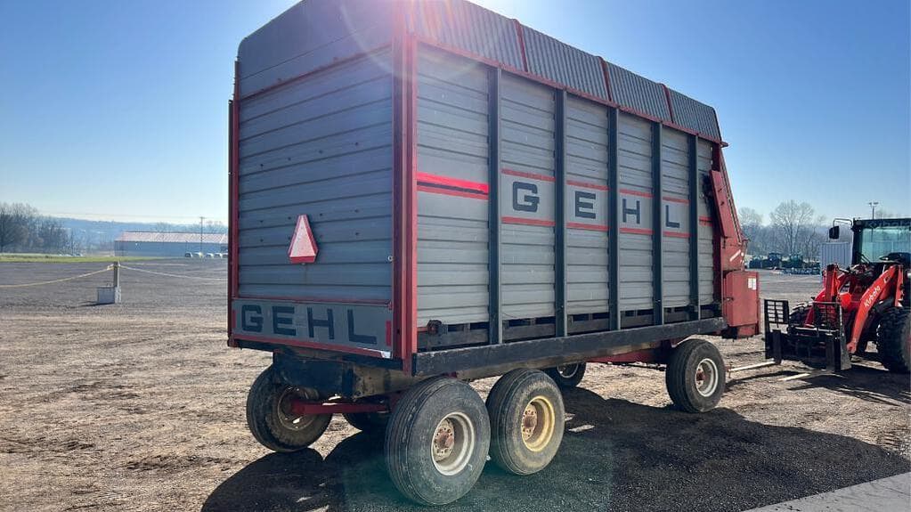 Gehl 970 Harvesting Forage Wagons for Sale | Tractor Zoom