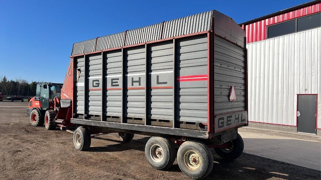 Gehl 970 Harvesting Forage Wagons for Sale | Tractor Zoom