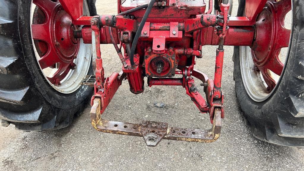 International Harvester 560 Tractors 40 to 99 HP for Sale | Tractor Zoom