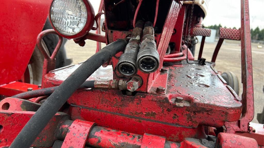 International Harvester 560 Tractors 40 to 99 HP for Sale | Tractor Zoom