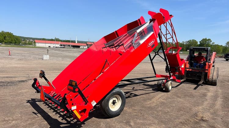 Kuhn Undetermined Hay and Forage Bale Accumulators/Movers for Sale | Tractor Zoom