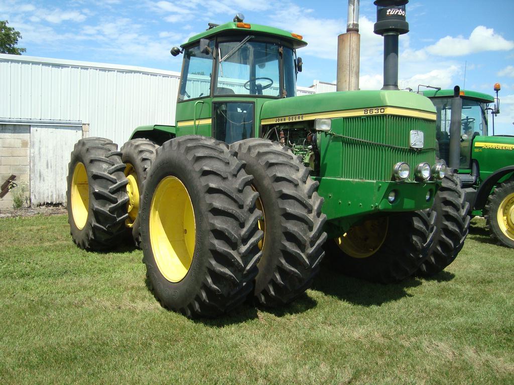 Tractor Zoom - 1977 John Deere 8630