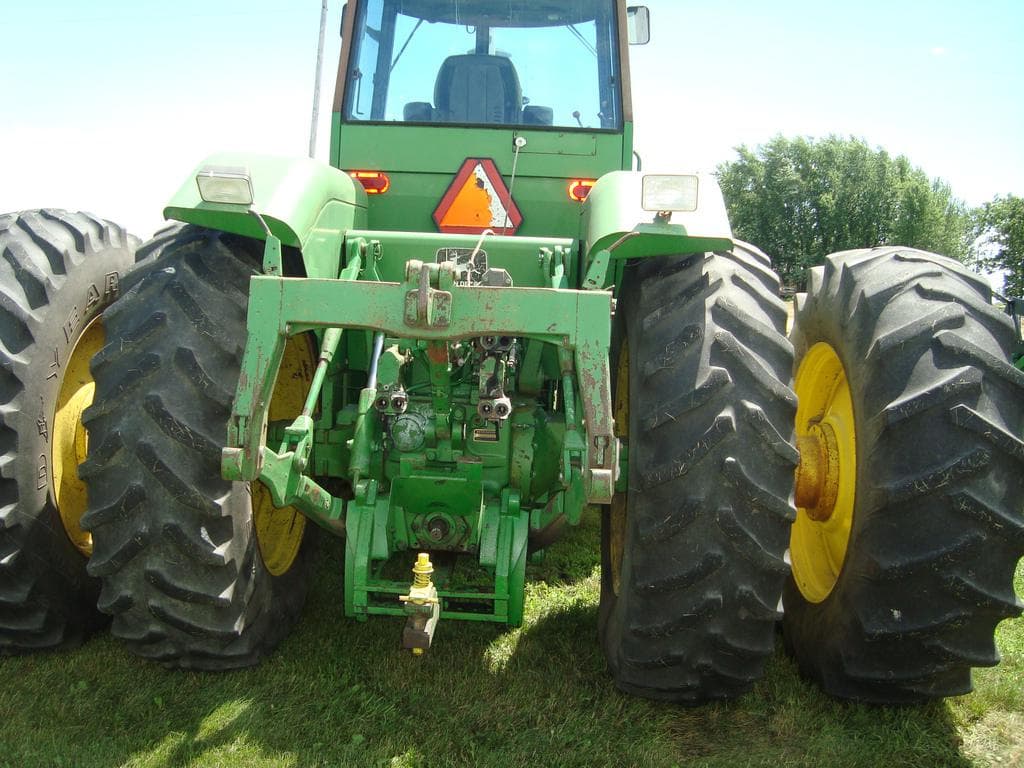 Tractor Zoom - 1977 John Deere 8630