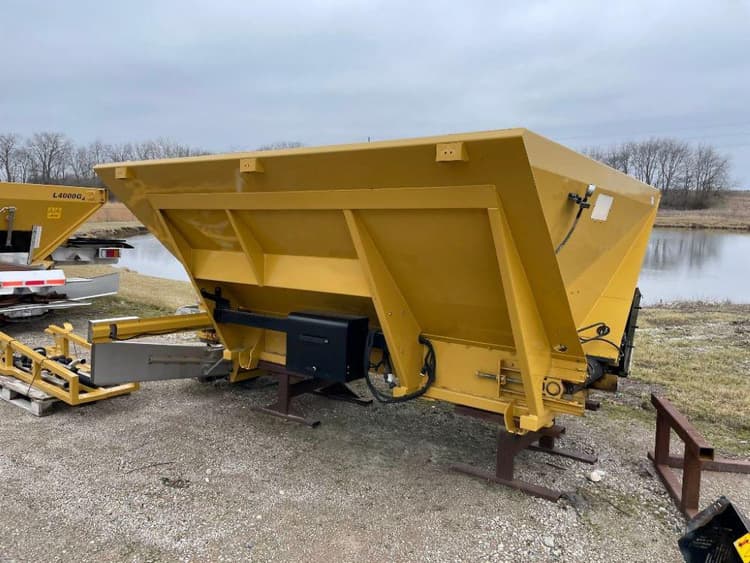 New Leader L4258 G4 Chemical Applicators Fertilizer Applicators - Dry ...