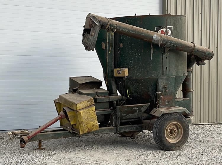 Art's Way 425A Hay and Forage Grinders/Mixers for Sale | Tractor Zoom