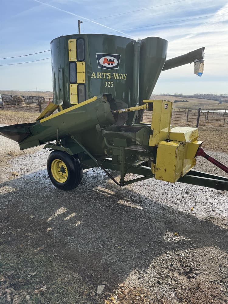 SOLD - Art's Way 325 Hay and Forage Grinders/Mixers | Tractor Zoom