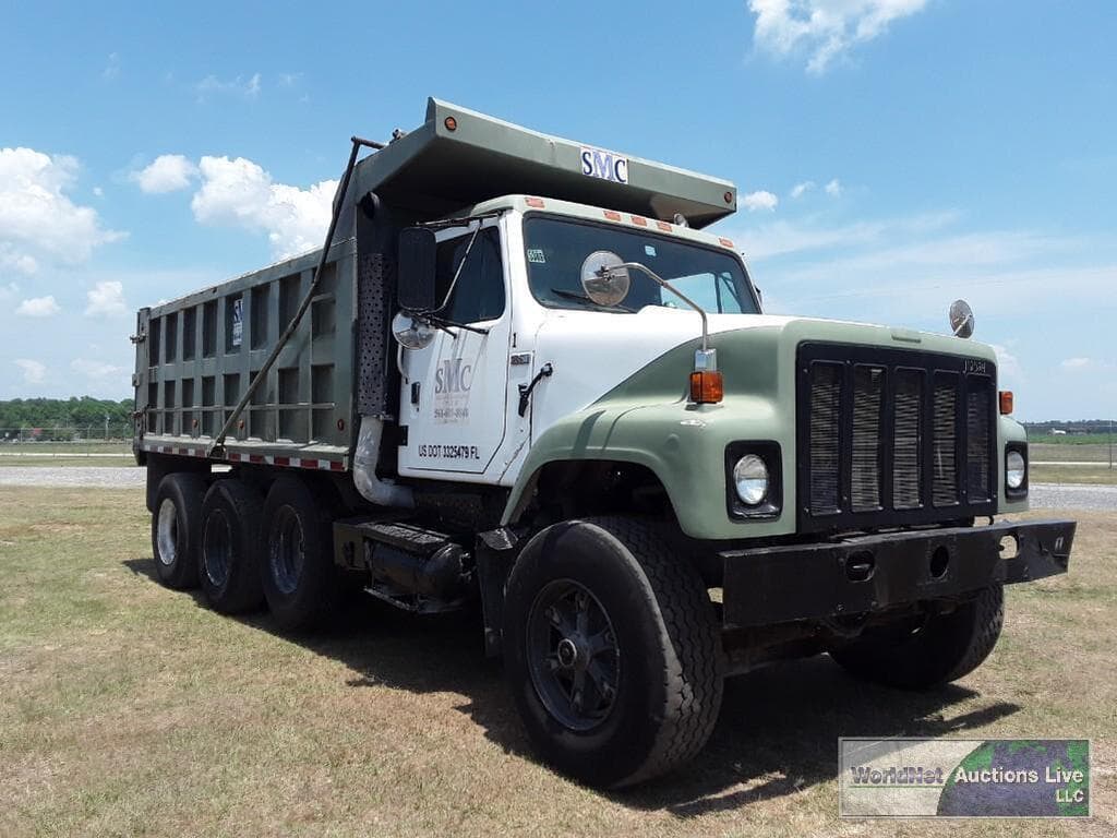 Tractor Zoom - 1986 International F-2574