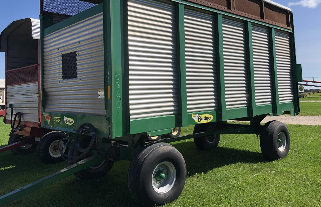 SOLD - Badger 1200 Harvesting | Tractor Zoom