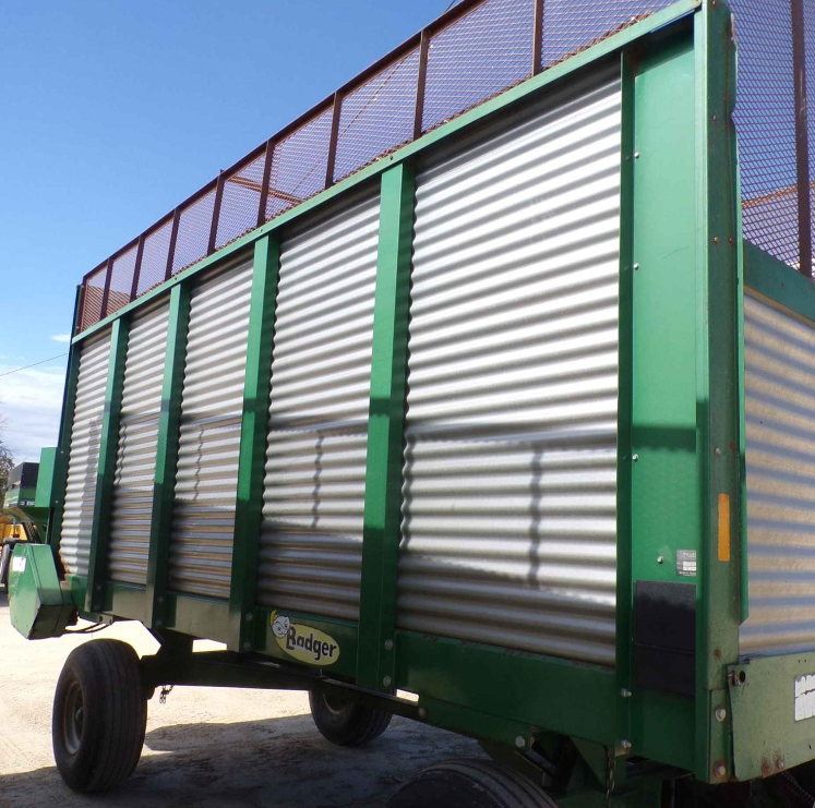 SOLD - Badger 1200 Harvesting | Tractor Zoom