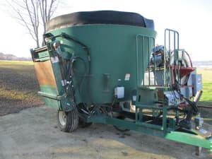 SOLD - Badger 400 V-Mixer/Grinder Hay and Forage | Tractor Zoom