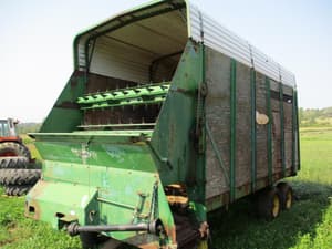 SOLD - Badger Chopper Box Harvesting | Tractor Zoom