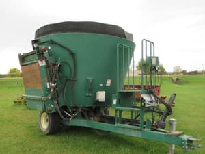 SOLD - Badger V-Mixer 400 Hay and Forage | Tractor Zoom