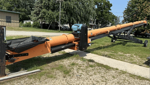 SOLD - Batco 2065 Harvesting with 65 Ft | Tractor Zoom