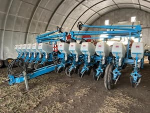 SOLD - 2005 Monosem 24R22 NG Plus 3 wing fold vacuum planter, 3bu boxes ...