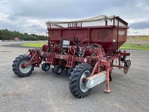 SOLD - 2003 Spudnik 8400 Lot No. 9153 Planting with --- Rows | Tractor Zoom