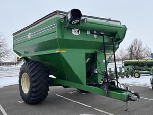 SOLD - J&M 750 grain cart, 14" corner unloading auger, roll tarp, Digi ...