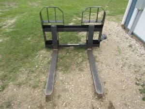 SOLD - Bobcat Pallet Fork STD Lot No. 20 Other Equipment | Tractor Zoom