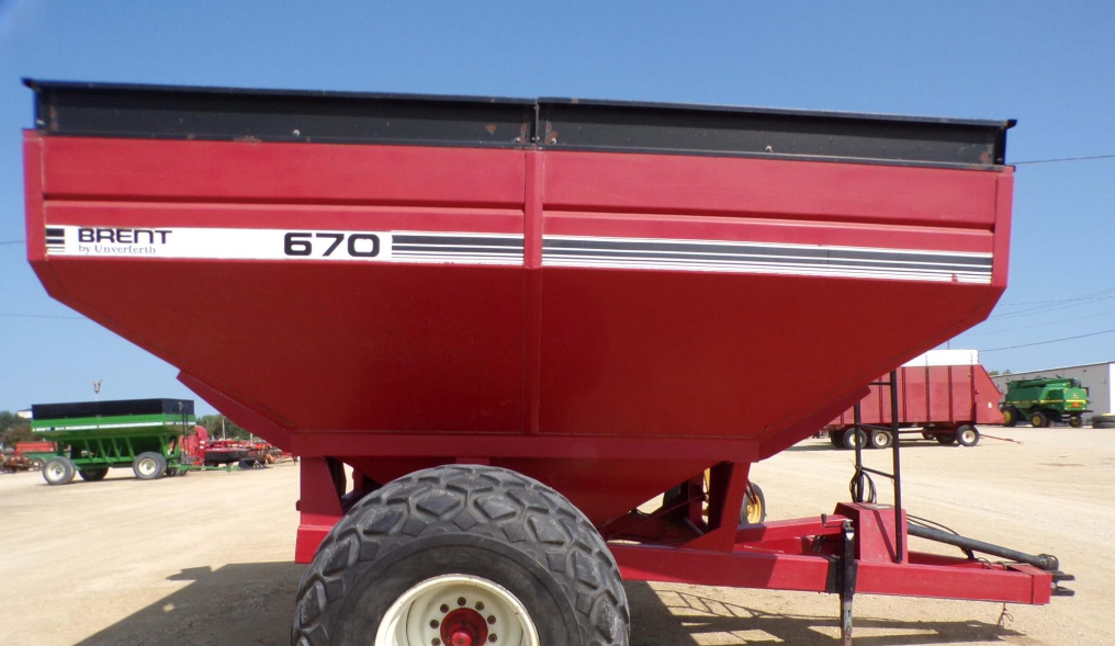 SOLD - Brent 670 Harvesting | Tractor Zoom