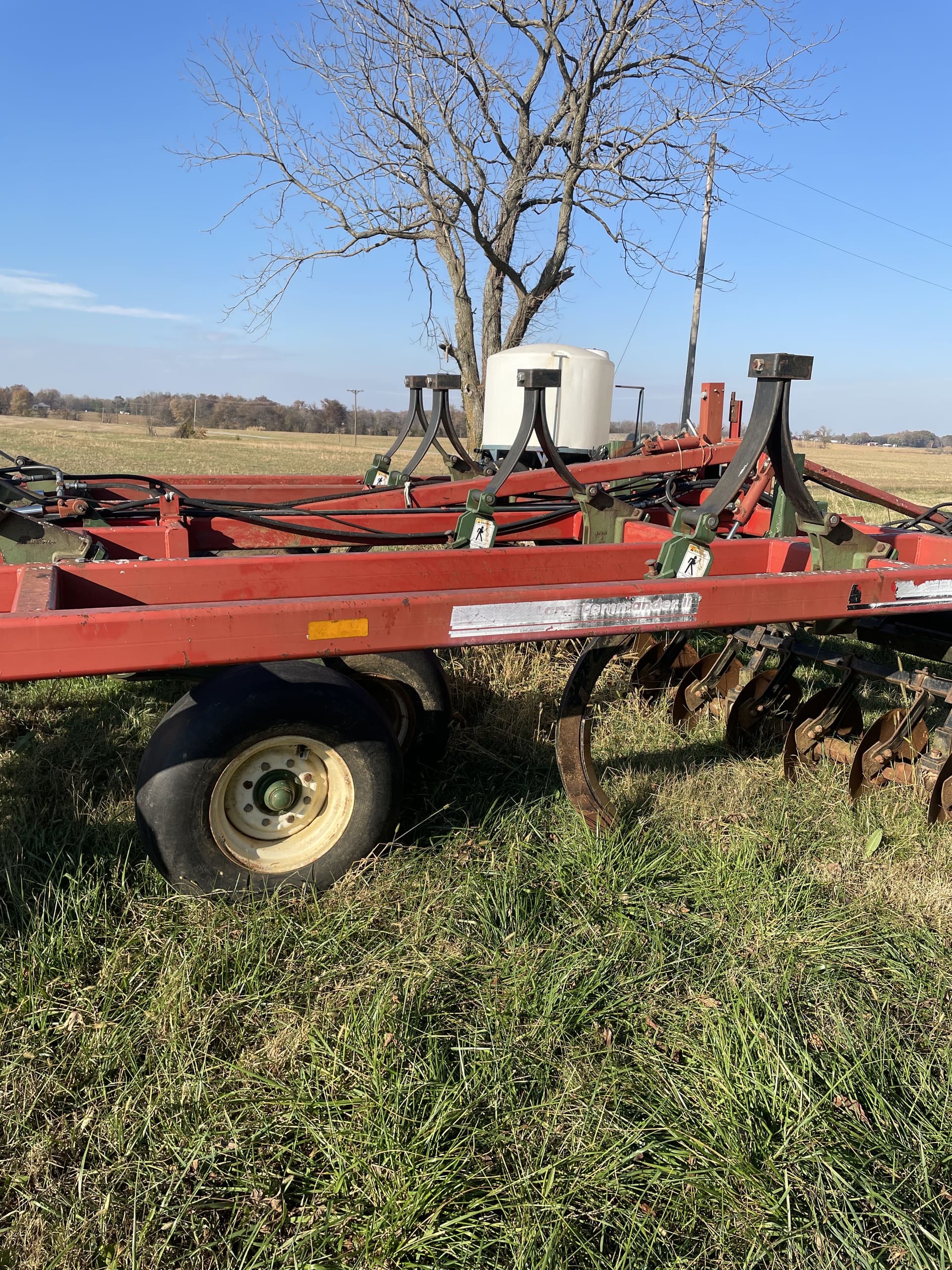 Tractor Zoom - Brillion Land Commander