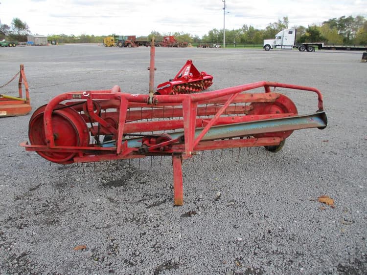 SOLD - Ford I4-72 Hay and Forage Hay - Rakes/Tedders | Tractor Zoom