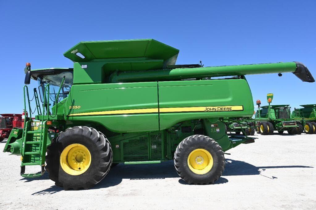 Tractor Zoom - 2013 John Deere S550