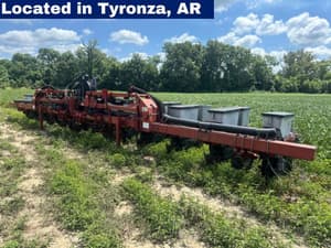 SOLD - Case IH 1200 Lot No. 167290 Planting with 12 Rows | Tractor Zoom