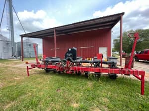 SOLD - Case IH 1200 Lot No. 8 Planting with 6 Rows | Tractor Zoom