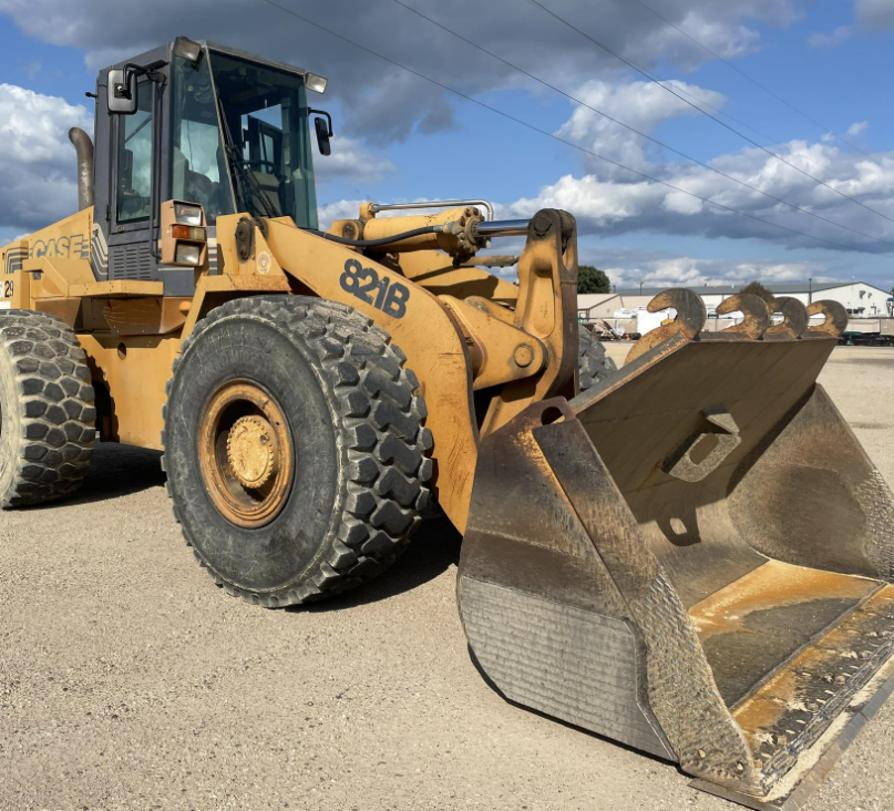 SOLD - Case 821B Construction with 10,724 Hrs | Tractor Zoom