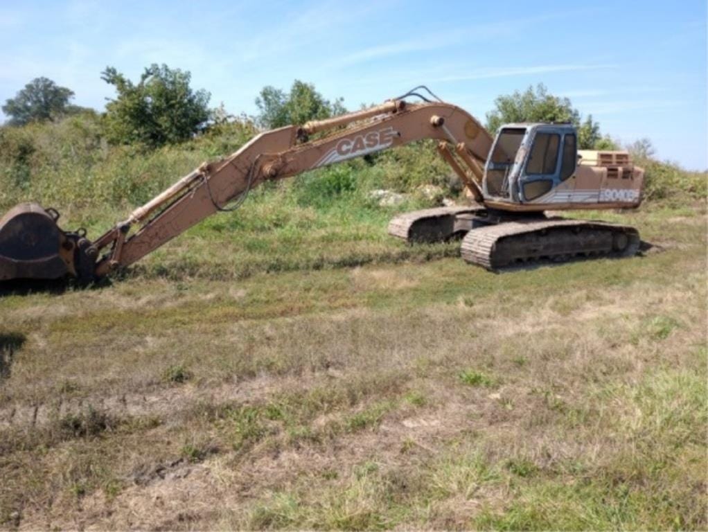 SOLD - Case 9040B Lot No. 160 Construction with 13,321 Hrs | Tractor Zoom
