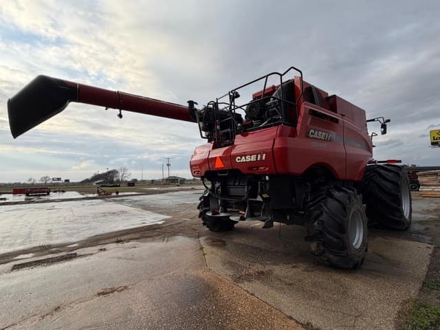 Case IH 9240 Lot No. 30747 Combines For Sale with 2,589 Hrs | Tractor Zoom