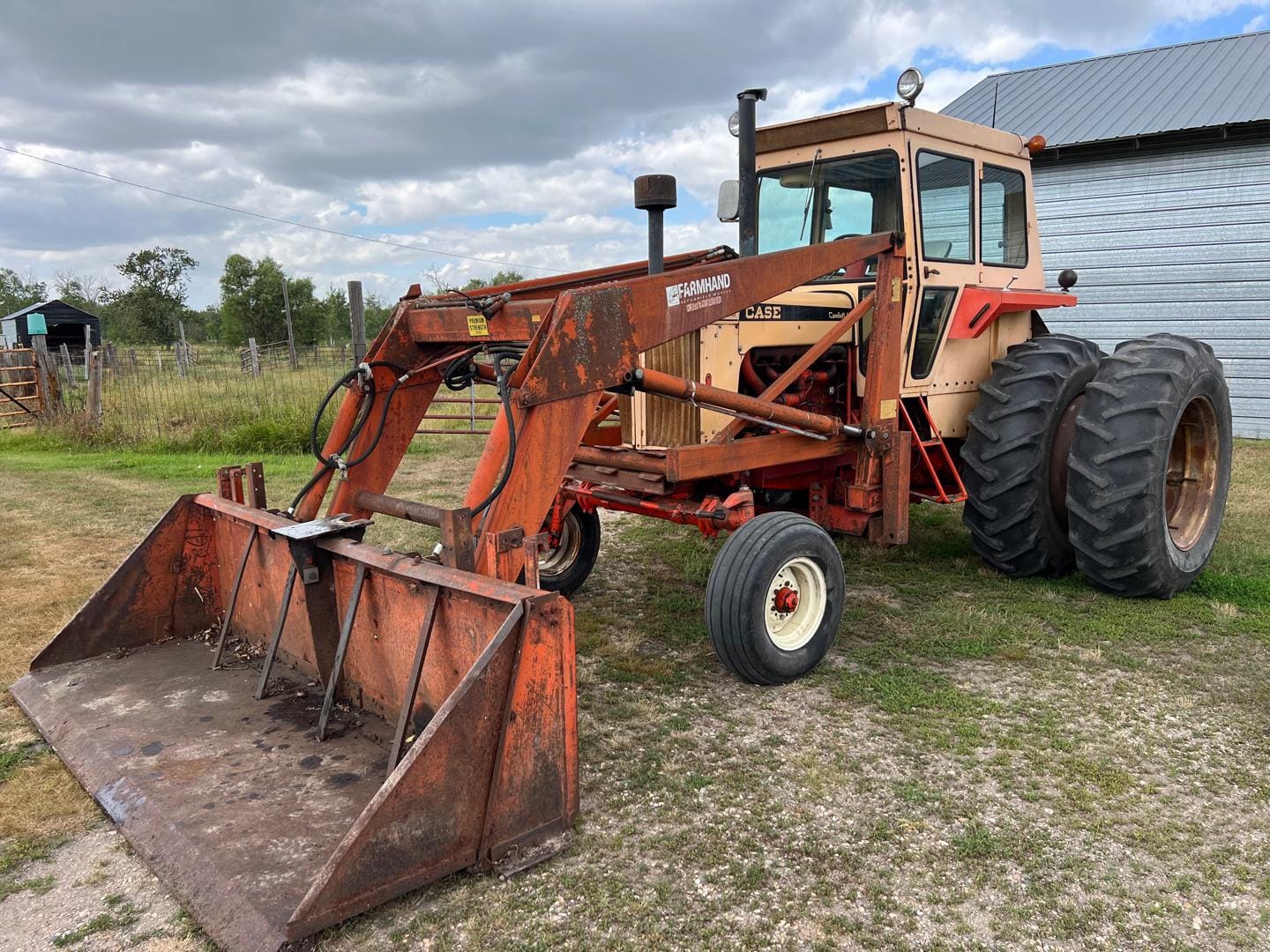 SOLD - Case 930 Comfort King 2WD w/ Farmhand front loader Tractors with ...
