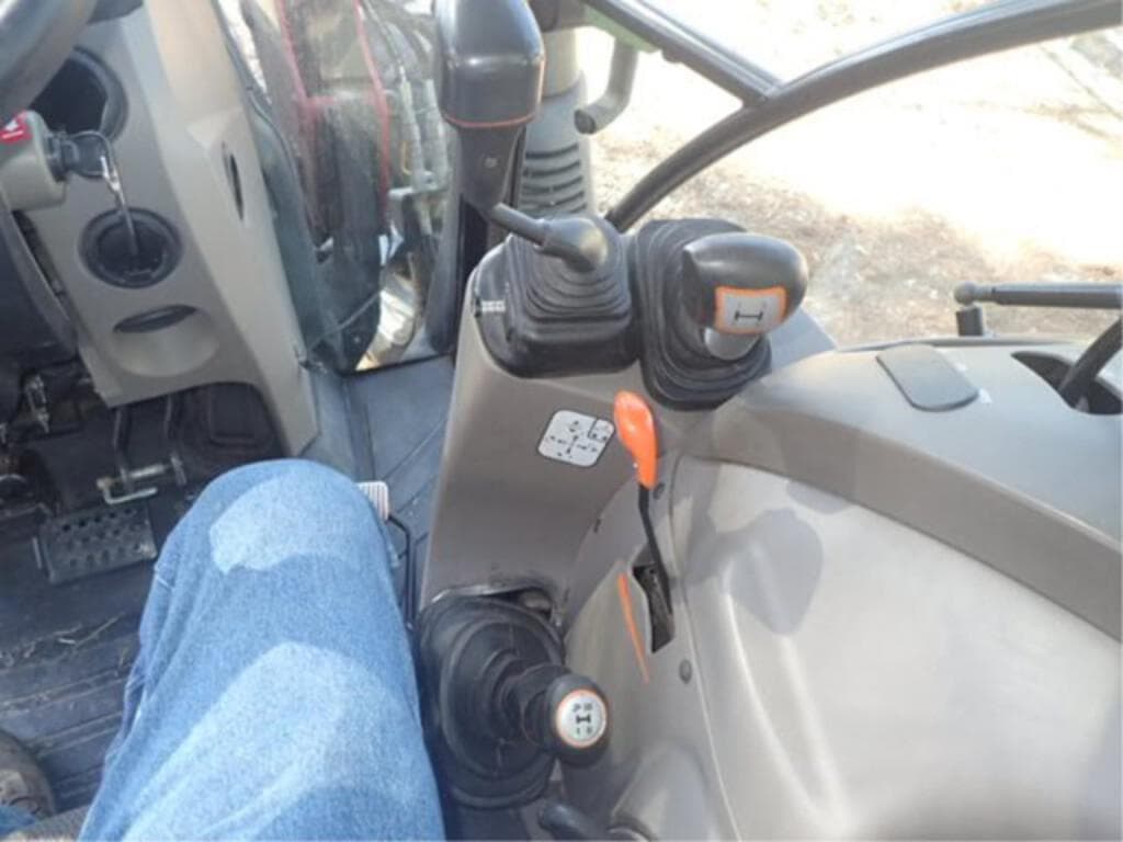 Tractor Zoom - Case IH Farmall 100C