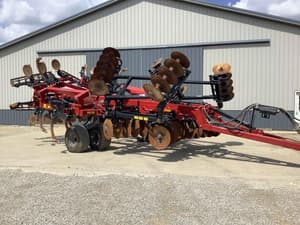 SOLD - Case IH Ecolo-Tiger 875 Lot No. 68 Tillage with 11 Shanks ...