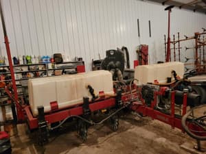 SOLD - CASE IH 1200 Stock No. 220308963 Planting with 6 Rows | Tractor Zoom