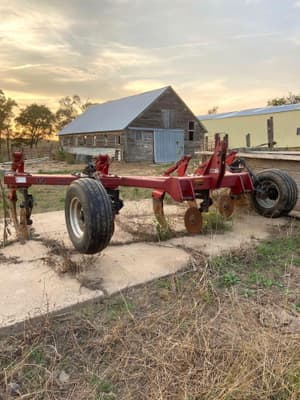 SOLD - Case IH 14 Chisel Plow Tillage with 5 Shanks | Tractor Zoom