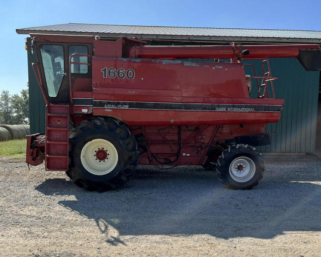SOLD - Case IH 1660 Combines with --- Hrs | Tractor Zoom