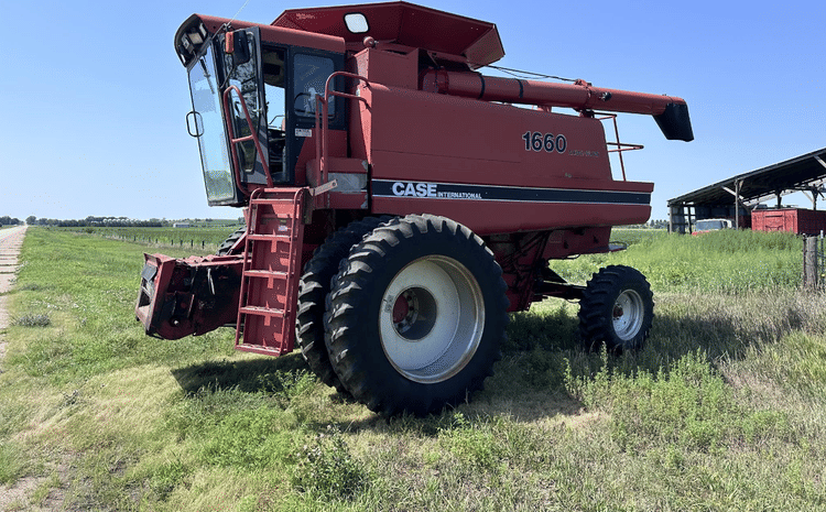 Case IH 1660 Combines Class 5 for Sale | Tractor Zoom