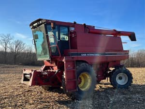 SOLD - Case IH 1660 Combine Combines with 5,810 Hrs | Tractor Zoom