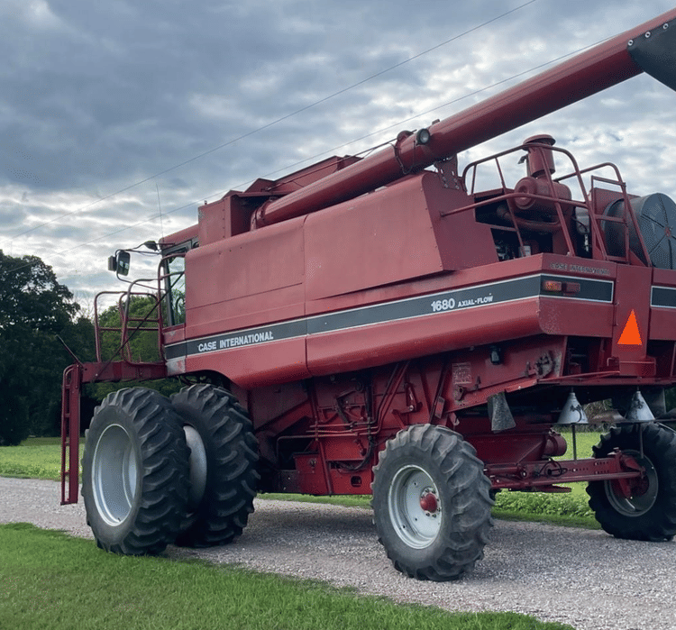 SOLD - Case IH 1680 Combines Class 5 | Tractor Zoom